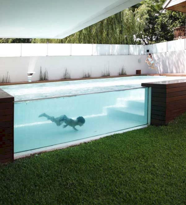 Piscine transparente : prix moyen, avantages et inconvénients ...